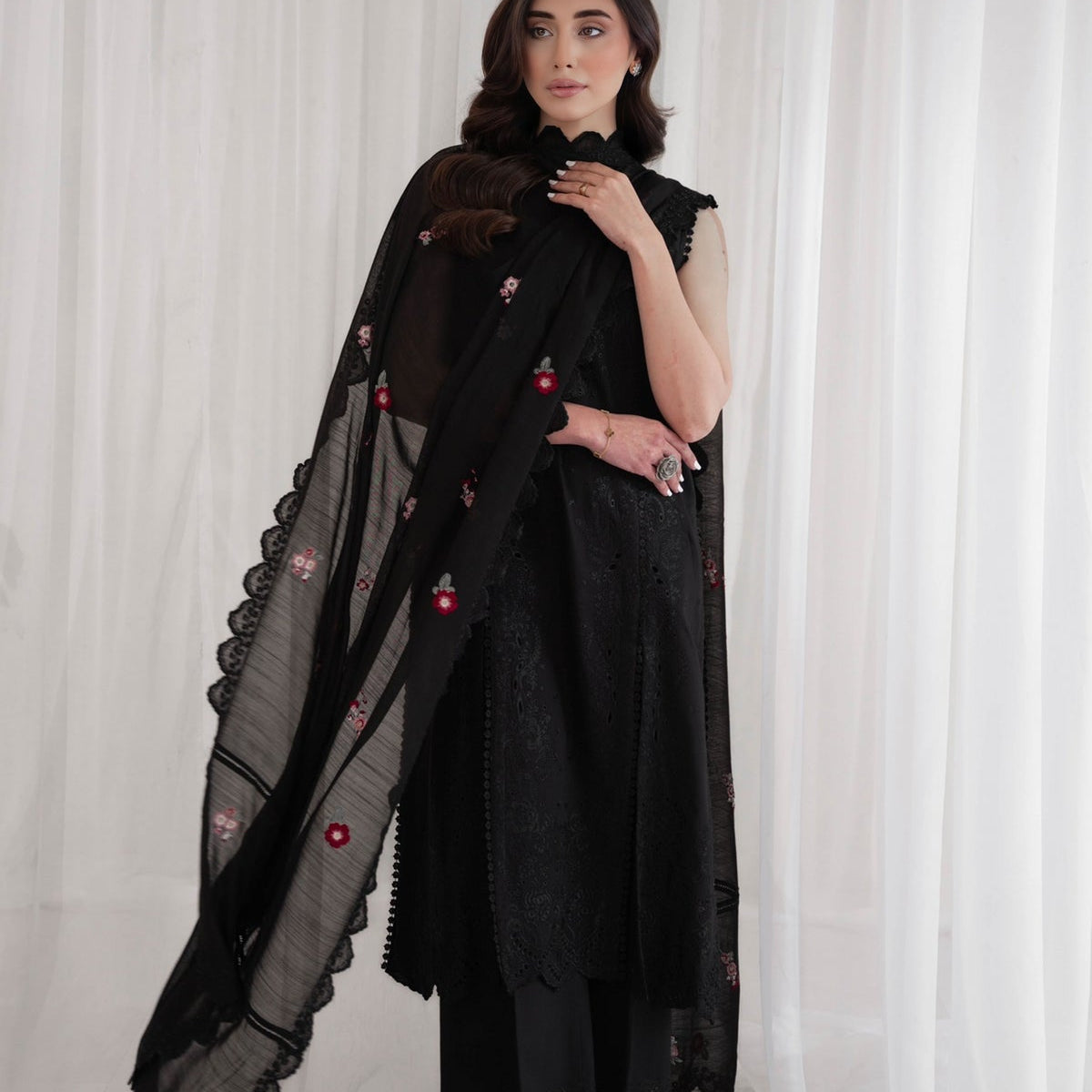 DEEP BLACK ROSES SET / EID 2024 PRET NPA3-24411 – RANGEEN BY RA